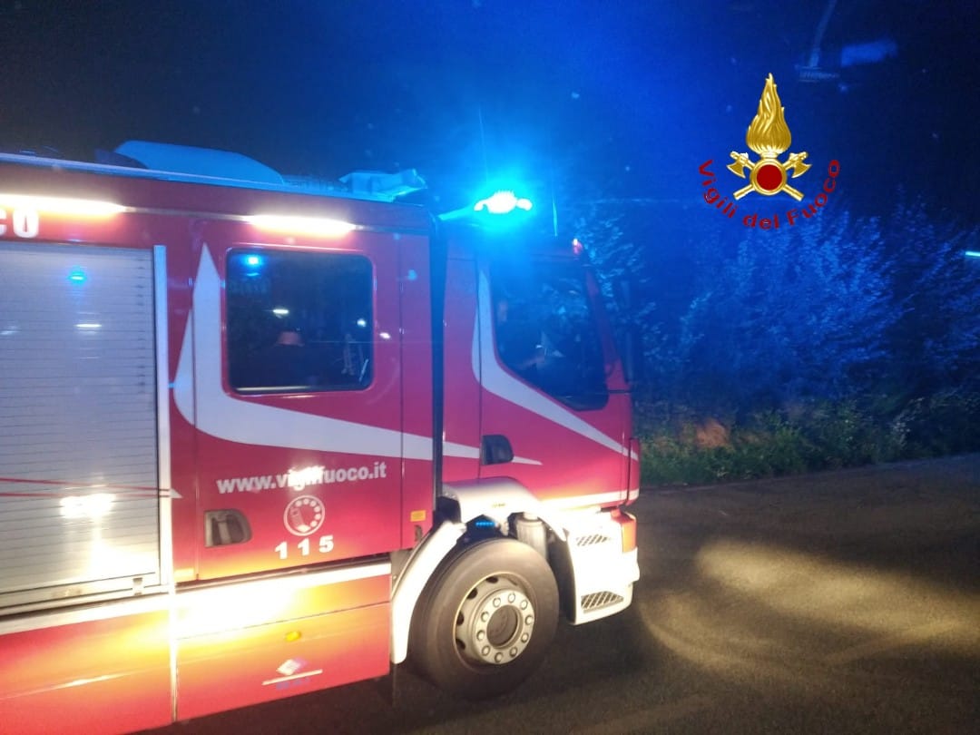 Principio d'incendio all'alpe Campo di Fobello: i vigili del fuoco domano le fiamme - Corriere ...